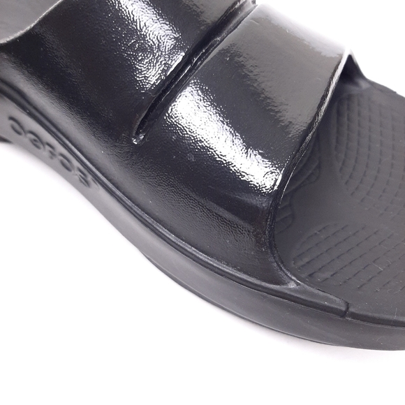 OOFOS | Shoes | Oofos Ooahh Luxe Slide Sandals Shiny Patent Black ...